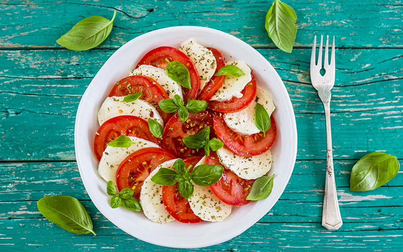 Delicious caprese salad with ripe tomatoes and mozzarella cheese ...