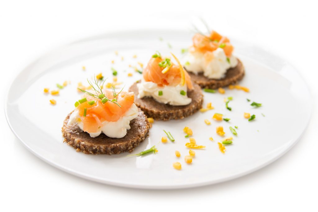 Norwegian Smoked Salmon Canapés with Cream Cheese – Eurospin Slovenija